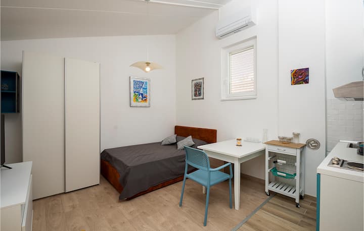 Cozy Apartment In Barbariga With Wifi - Bale