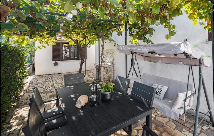 Nice Home In Kukci With Wifi - Poreč