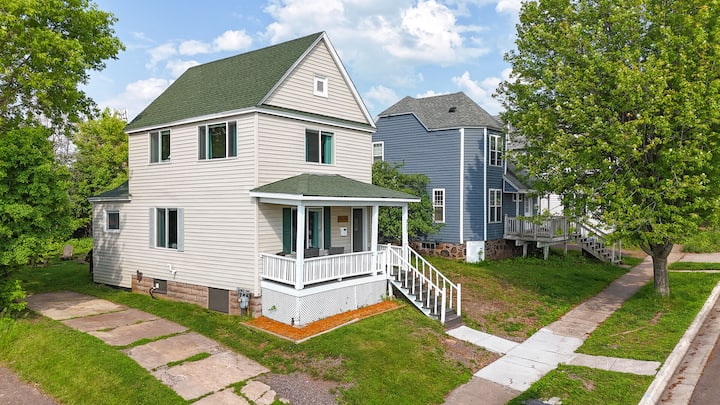 Lake Superior View | Pet Friendly | Bayview House - Duluth, MN