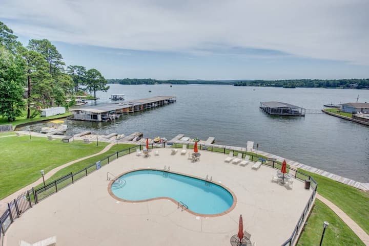 New & Modern Waterfront Lake Condo! Great Scenery! - Hot Springs, AR