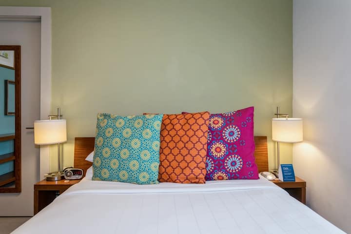 Kasa El Paseo Miami Beach | Queen Room - Miami Beach, FL