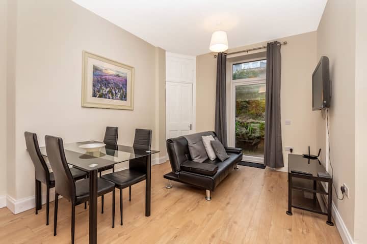 Comfy Edinburgh Base - Edinburgh