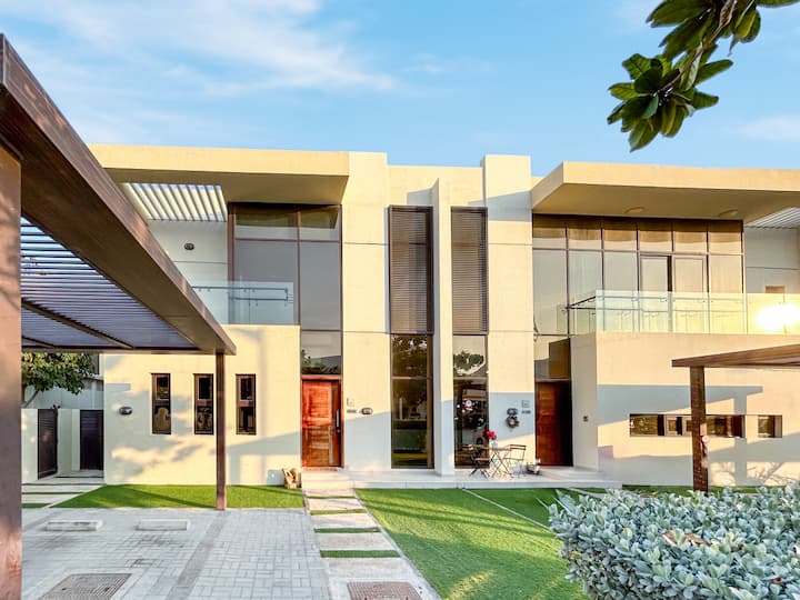 Gorgeous 3br Townhouse W/ Private Garden - Dubai