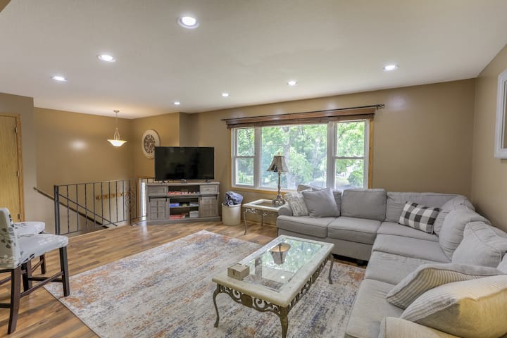 Cozy 4bd 2ba Home | Firepit | Dogs - Apple Valley, MN
