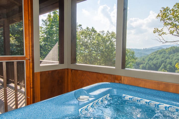 Fenced In Dog Yard! Hot Tub: Fishing Lake - New River State Park, Laurel Springs