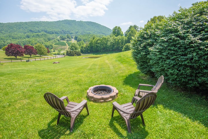 Log Cabin In West Jefferson - Fishing Pong + Hot Tub + Fire Pit + Mountain Views - West Jefferson