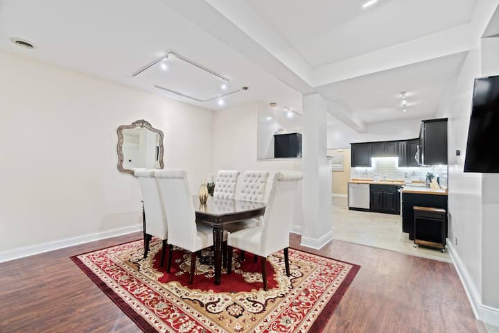Charming 2br Mansion Apt #1 – Modern Amenities - Fort Wayne, IN