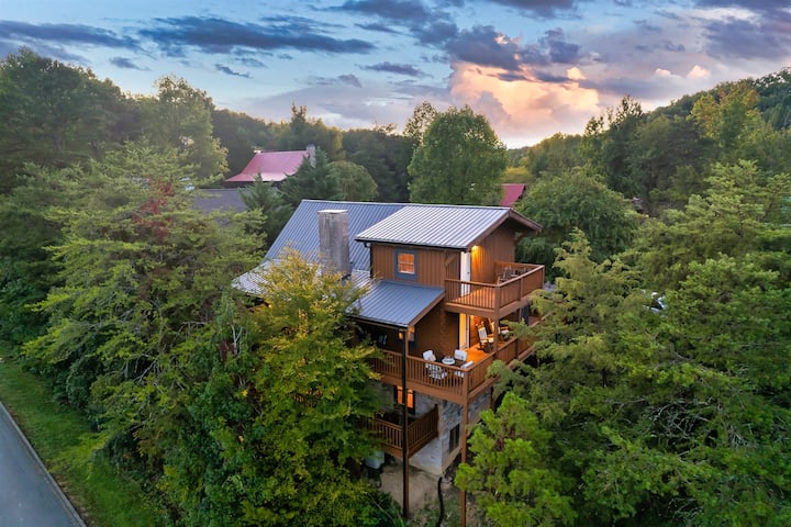 <1mi From Parkway|pool|game Room|2 King Suites - Pigeon Forge, TN