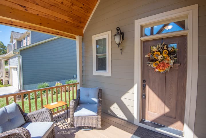 Downtown West Jefferson Cabin! Four 50" Tvs! - West Jefferson, NC