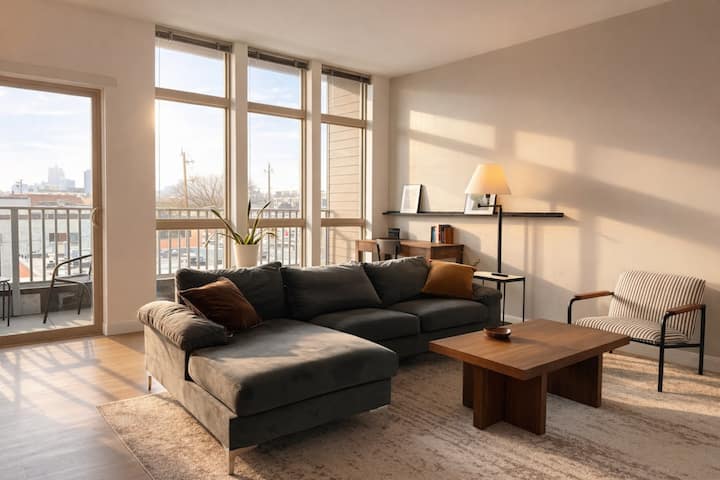 Spacious Walker's Point Apt With Balcony - Milwaukee