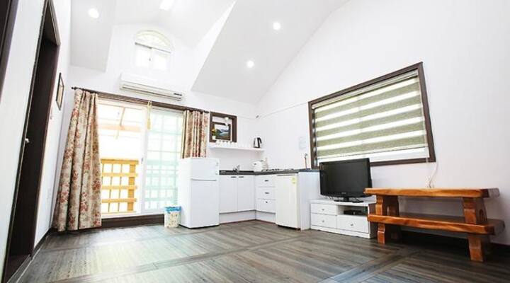 쾌적한 공간, 쉼을 얻어가는 객실, 그룹룸(203호) - Gumi-si