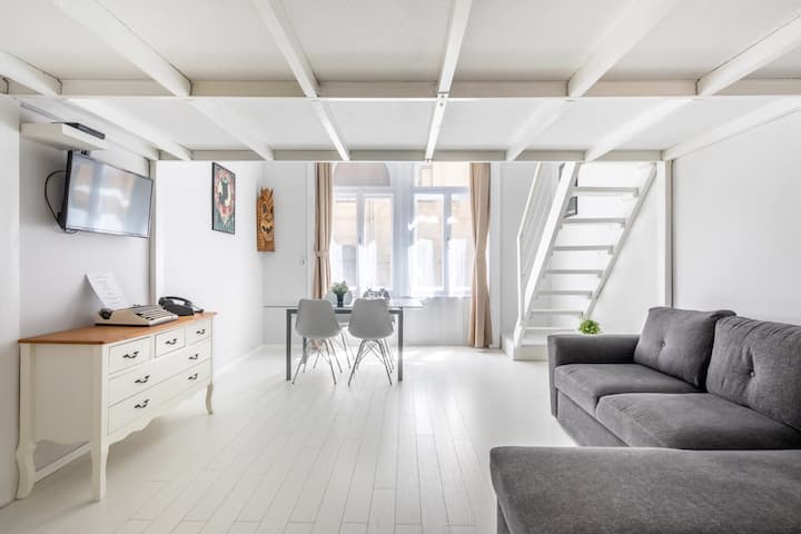 Lovely & Cozy A/c Home - Budapest