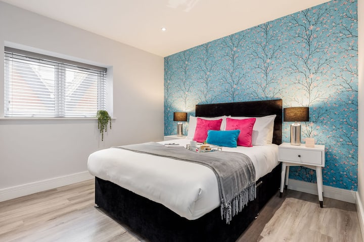 Bright & Stylish King Bed Apt W/ Free Gym & Wi-fi - Bournemouth