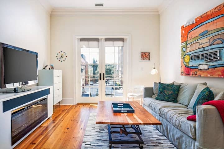 Vibrant King St Condo With Private Balcony - Charleston, SC
