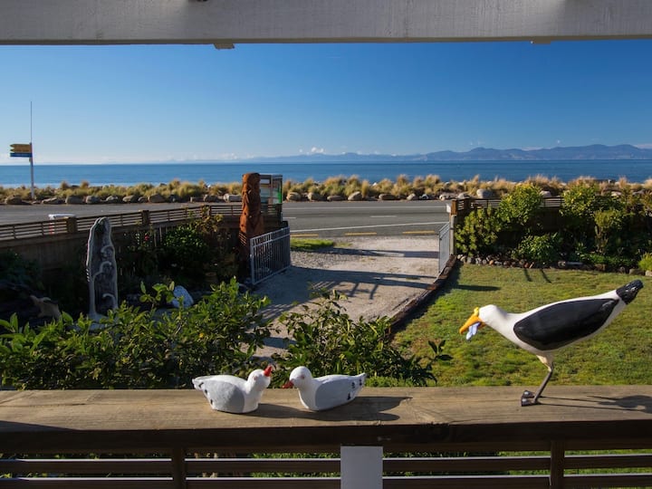 Raisin Town - Marahau Bach - South Island