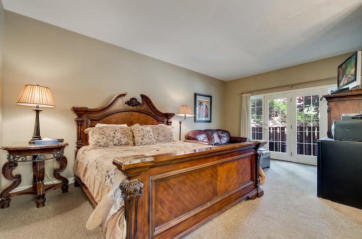 Breck Boutique - King+sofabed Suite #8 - Breckenridge, CO