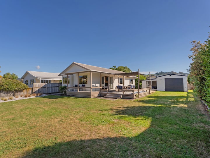 Nest By The Beach - Cooks Beach Holiday Home - フィティアンガ