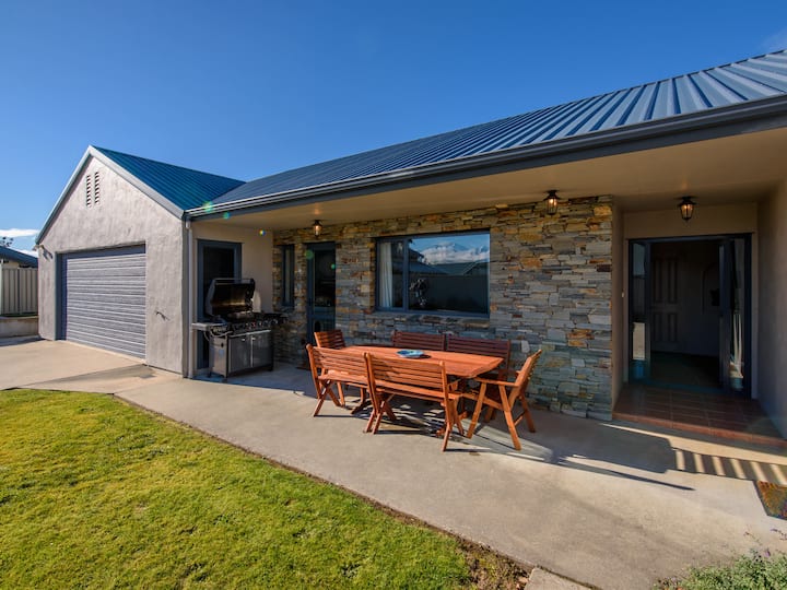 Mount Iron Magic - Wanaka Holiday Home - Wanaka