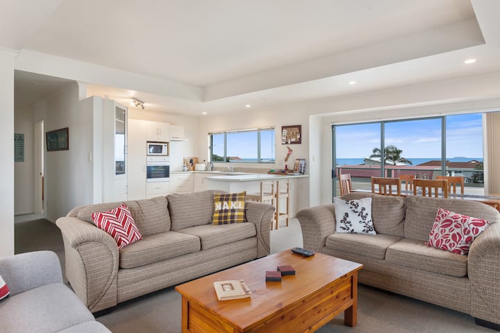 White Island Views - Ohope Holiday Home - Ōhope