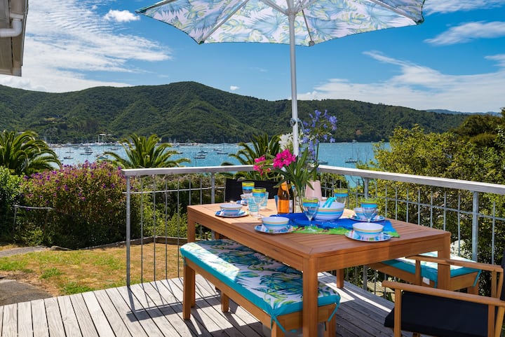 Tirohanga Wai - Waikawa Holiday Home - Picton, New Zealand