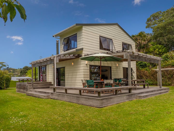 The Bach Retreat - Hahei Holiday House - Hahei