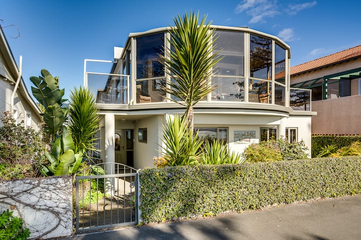 Napier Sea Views - Ahuriri Holiday House - Napier