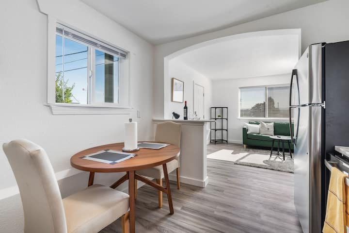 New Remodeled 1br/1ba In Dt Tacoma - 1 - Tacoma, WA