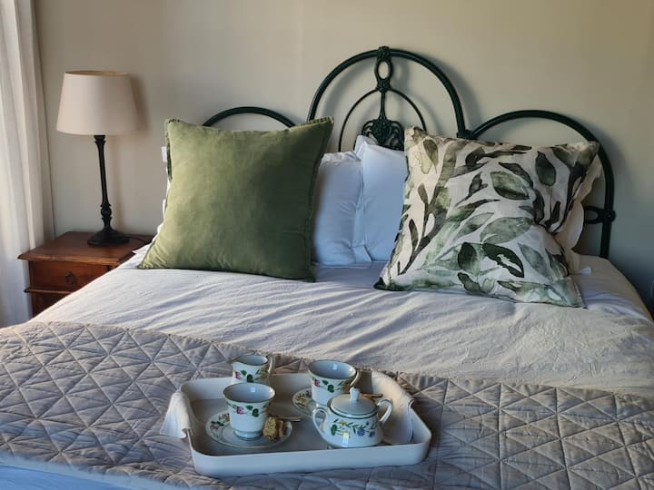 Queen Size Bed - Napier, South Africa
