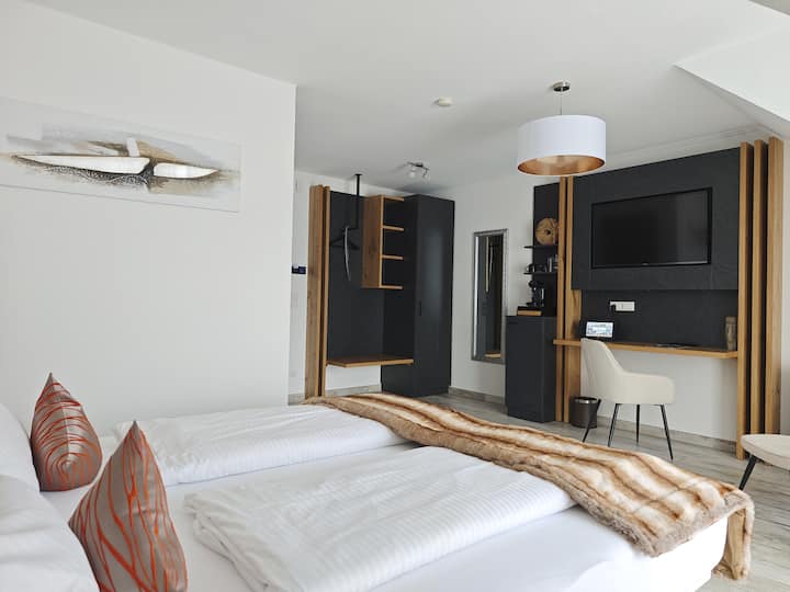Double Room-ensuite With Shower-lake View-mit Balk - Alsfeld
