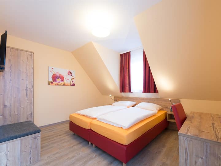 Double Ou Twin-standard-sdb Privée Avec Baignoire - Ansbach