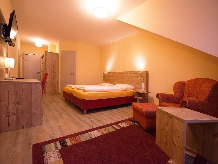 Double Or Twin-deluxe-ensuite With Bath - Ansbach