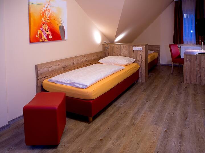 Twin Room-standard-ensuite With Bath - Ansbach