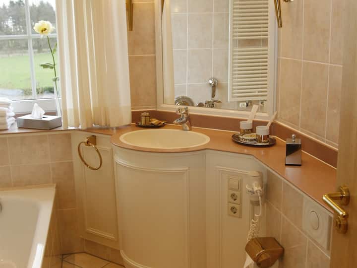 Suite-salle De Bain Privée-suite Mit Badewanne - Steinhagen
