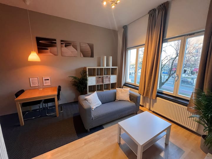 8c - Congress Centre Apartments - Street/riverview - Amsterdam