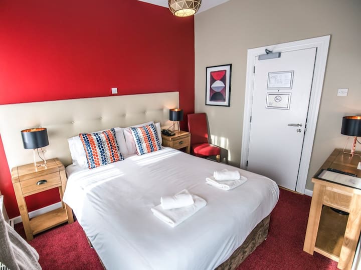 Double-classique-sdb Privée Avec Douche-vue Sur Ru - Carlingford