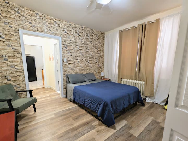 Hidden Gem Studio • 14‑min Midtown West Bus - Manhattan, NY