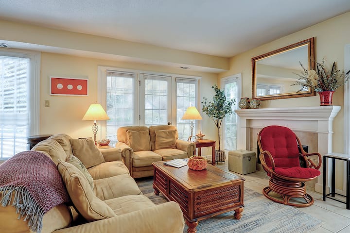 Sunset Rentals | Evian 103 | Dog Friendly - Hilton Head Island, SC