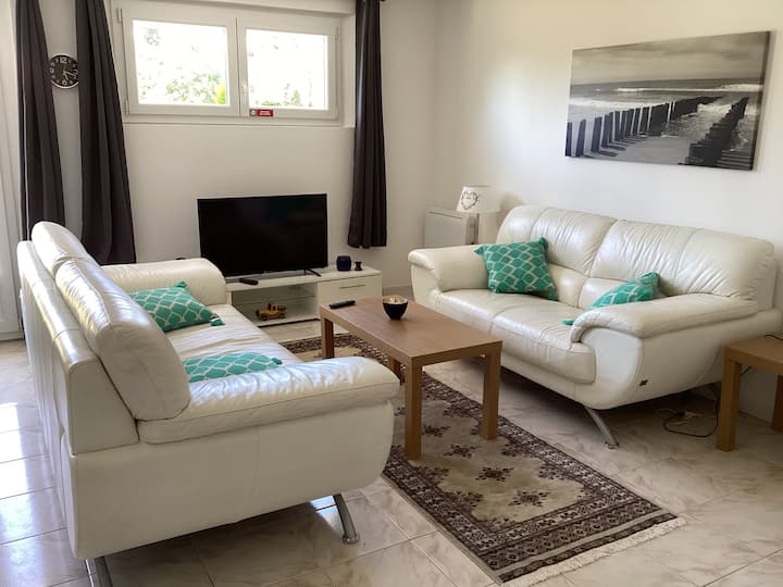 Apartment Sleeps 4 With Private Pool - Perpignan