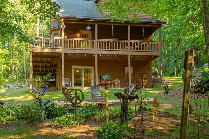 Hester`s Hideaway - Cozy, Rustic Mountain Cabin - Cleveland, GA