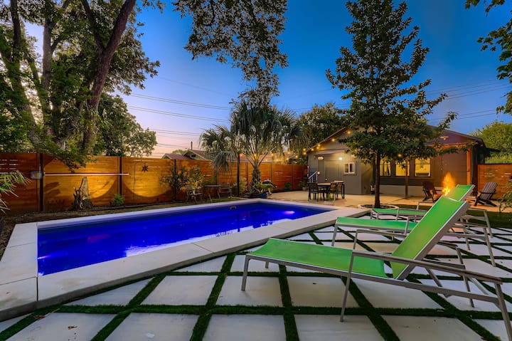 Eastside Bungalow W/pool Parking & Spacious Yard! - Austin, TX