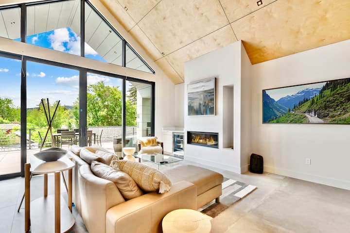 New, Executive Luxurious Townhome, Downtown! - Columbia Falls, MT