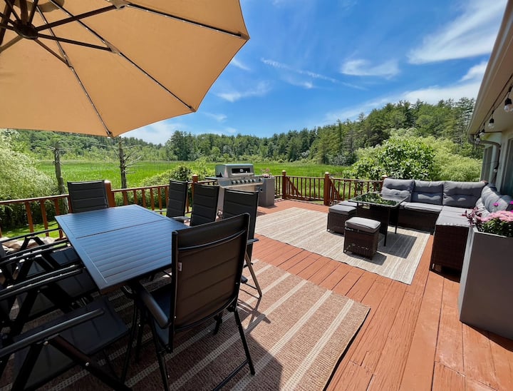 Main Floor Bedroom, Sunny Deck, Fire Pit! - Stockbridge, MA