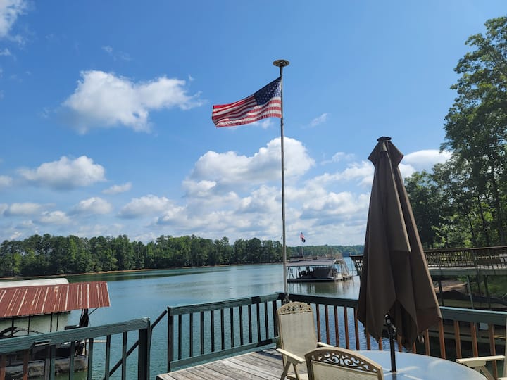Amazing Lake Front Cottage With Dock And Firepit - Gainesville, GA
