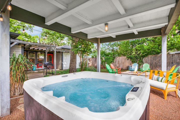 The Coral Door | Hot Tub | Fire Pit - Fredericksburg, TX