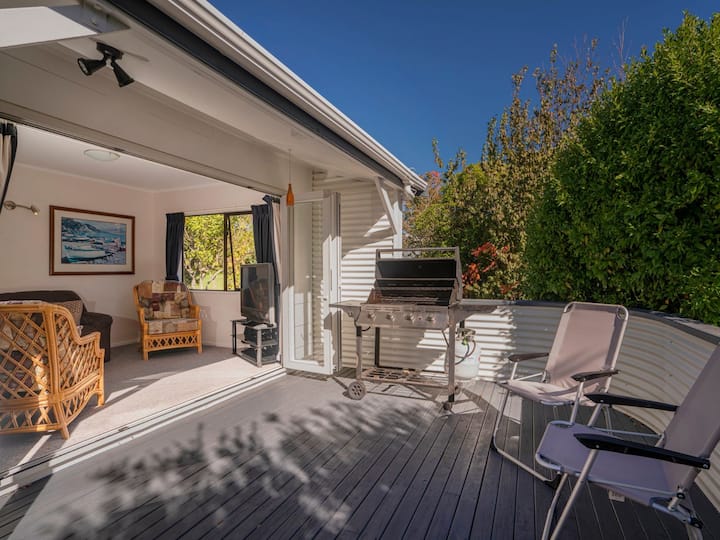 Seashells Bach - Whangamatā Holiday Home - Whangamatā