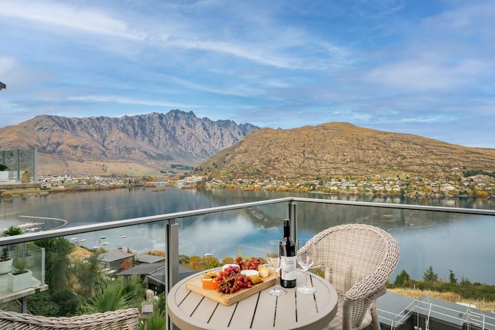 Lakeview Retreat - Queenstown Holiday Home - Queenstown, New Zealand