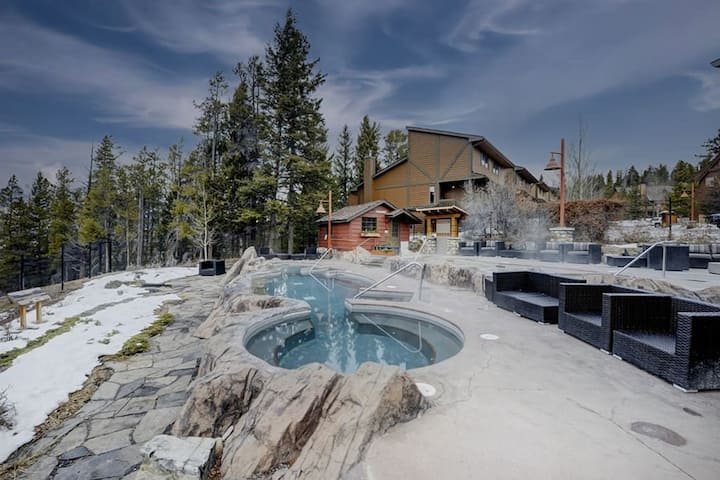 Mountain Condo W/3 Bdrm & Hot Pools! - Banff