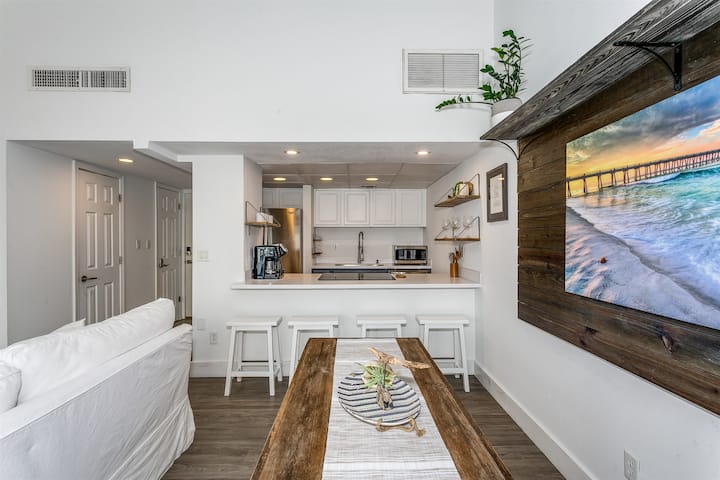 New! Centrally Located 1 Bed 1.5 Bath With Water V - Pensacola Beach, FL