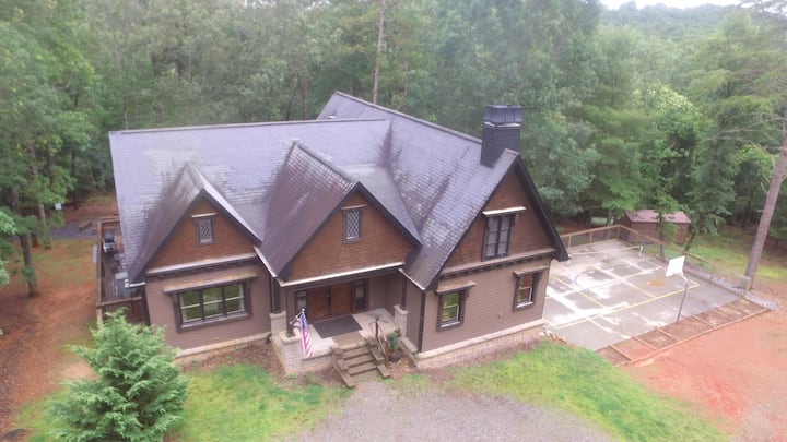 17 Acres - Pickleball - Fireman's Pole - Hot Tub - Dahlonega, GA