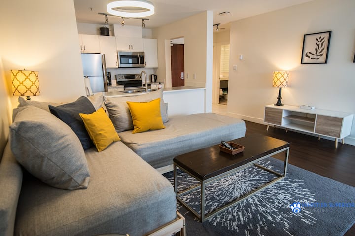 Spacious Condo At Glacier Lodge Ski-in/ski-out - 威士拿